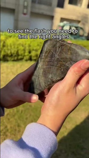 This video teaches you how to find a flash on your labradorite pieces #labradorite #protectionstone