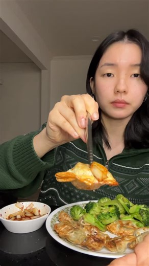 ashley on Instagram: "A super easy and fast way to cook dumplings #simpledinner #dumplings #easyrecipe"