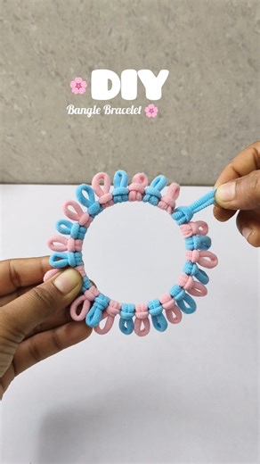 ᵽᶦ𐍄ᵤ_ꭺɌℂ𝗿𝕒𝖋 on Instagram: "DIY Bangle Bracelet with Rubber Band 🌸 #reels #viral #rubberband #banglebrecelet #diy #reelsinstagram #trendingreel #handmade #craftideas #instagram"