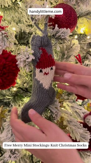 Free Merry Mini Stockings: Knit Christmas Socks