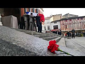 Sortie du cercueil de Clément Frison-Roche de l'église de Villeneuve-sur-Lot