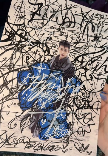 Another drawing ASMR bc you guys liked the last one so much… would you ever tear apart your photobooks and draw on the pages? 🤔 Pens are @Shuttle Art fine tip and automatic ink control acrylic markers 💕 #illustration #graphicdesign #straykids #kpop #photocard