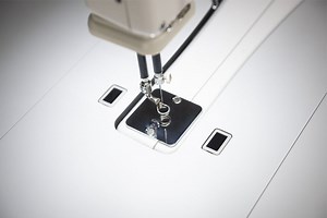 Handi Quilter - HQ Capri With InSight Table & InSight Stitch Regulation - Stitchin Heaven