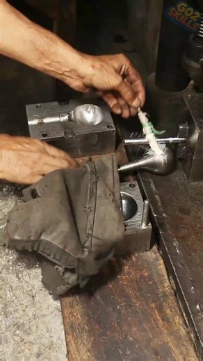 Oddly satisfying rubber horn bulb factory process – black squeeze power! 😍💥 #Factory #OddlySatisfying #Satisfying #ASMR #fyp