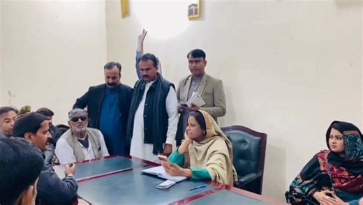Senior PPP Leader & Member National Assembly Dr. Nafisa Shah Meets With Workers & Notables of her Constituency at Jillani House Khairpur, She listened their Problems & issued instructions to relevant authorities to solve them. | Dr.Nafisa Shah