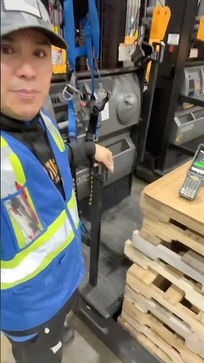 Forklift training: how to use the cherry picker