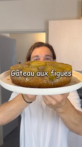 80K views · 682 reactions | Gâteau renversé aux figues  Ingrédients: - 400g de figues - 30 g de graines de chia - 100ml de lait végétal - 200 g de compote de pommes - 40 g de sucre de coco - 100 g d’huile d’arachide (ou huile de coco) - 160 g de farine de blé - 1 sachet de levure chimique Pour le sirop: - 100g de sucre blond - 70ml d’eau Cuisson 45 min à 170 degrés #thecheftomy #recettesvegan #vegan #veganfrance #figues #gâteau | The Chef Tomy | Facebook