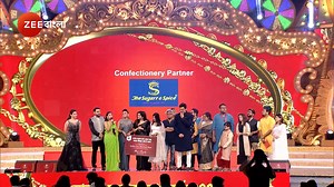 3.8M views · 172K reactions | সাফল্যের উচ্ছ্বাসে উজ্জ্বল ZEE বাংলা সোনার সংসার। #SonarSansarAward #SonarSansar2023 #ZeeBangla | Zee Bangla | Facebook