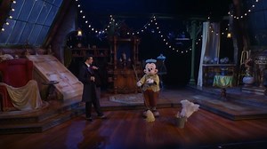 [Instant Nostalgie] Aujourd'hui nous vous proposons le célèbre spectacle "Mickey et le Magicien" 🎩🪄✨ Source: Disneyland Paris | DLRP