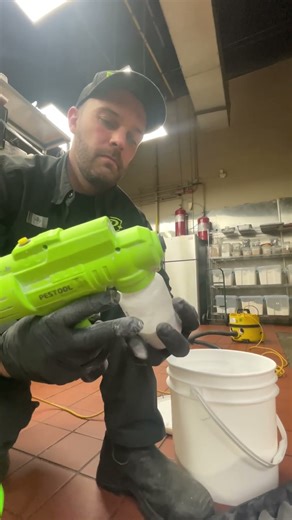 Cockroach Dust Gun To Get Rid of Cockroaches