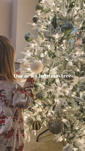 Sorry ill add this is the second new tree 😆 refer to stories for Christmas tree saga 😆😆 #christmastree #christmastime #christmasmagic #christmastreedecorating #christmastreefarm #christmasdecor #funnymum #funnymom #momlife #motherhood #ukmum #mumof3 #parenting #ukmummyblogger #ukmummy #motherhoodunplugged | Fallenforfinnandco