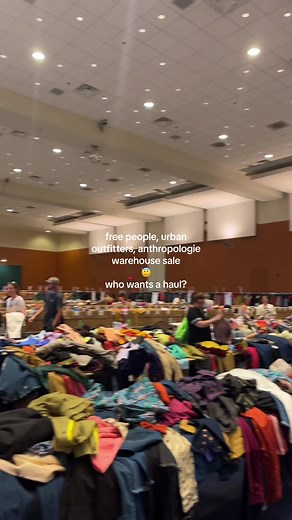 $1056 and 9 huge bags later… #freepeople #freepeoplehaul #urbanoutfitters #urbanoutfittershaul #anthropologie #warehousesales #samplesale #haul #thrifthaul #shopping #shoppinghaul #fyp #foryoupage #foryou