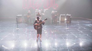 ⚡ Imperdible el video de #REALIZE ⚡ AC/DC #PWRUP | Sony Music Argentina