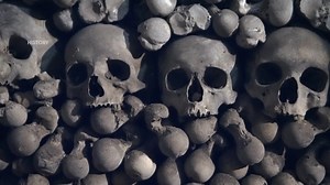 373K views · 7.7K reactions | Paola, Malta, 1902. Mientras excavaban un área para un nuevo desarrollo habitacional en la costa este de esta minúscula isla mediterránea trabajadores de la construcción hallaron algo inesperado y muy inusual bajo su sitio de trabajo... una estructura prehistórica labrada de la roca caliza sólida que data de más de 5.000 años.  Todo esto y más en tu pantalla de History #Inexplicable | HISTORY | Facebook