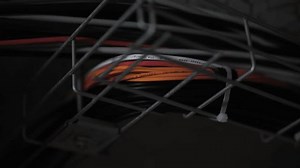 Câbles réseau organisés dans le plateau : vidéo de stock (100 % libre de droit) 4002573927 | Shutterstock