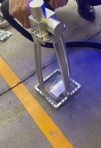 Laser cleaning machine rust removal oxide layers removal paint removal machine!#lasercleaning #rustremoval #lasercutting #laserwelding #lasercuttingmachine