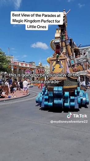 Best Spot for Parades for Kiddos and Toddlers #magickingdom #disneyparade #disneytips #Disneymom #disneywithkids #disneyfamily #disneywithtoddlers