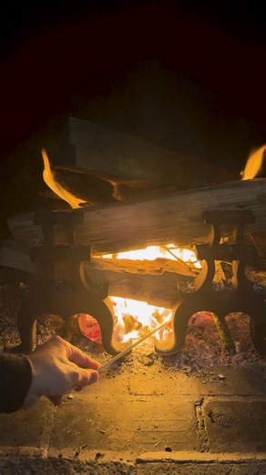 629 reactions · 15 shares | Bacon sizzling, cocoa steaming, pancakes flipping, and the fire crackling. Who else loves holiday mornings like this? 肋☕丹❄️ | Applegate | Facebook