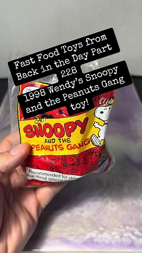 Everyone loves Snoopy right!? #snoopy #peanuts #wendys #retrotoys #happymealtoy #90stoys #90snostalgia #90sthrowback #backintheday #memorylane