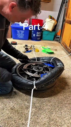 Zip Tie Trick to Install a Tubeless Tire Easily #MechanicLife #satisfyingfix #motorcyclebuild
