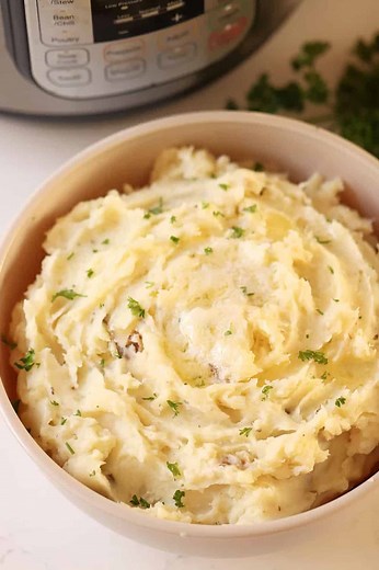 Instant Pot Mashed Potatoes - Six Sisters' Stuff