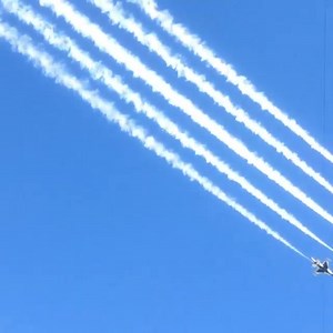 213K views · 8.6K reactions | WATCH: A thunderous flyover during the National Anthem in #SuperBowl XLIX - via Good Morning America - (click video for audio - caution: loud) | Good Morning America | Facebook