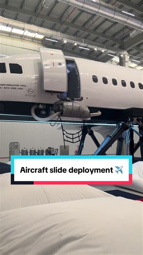Evacuation Slide Deployment in Airbus Simulators ✈️