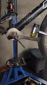 932K views · 30K reactions | Video en honor a los 80k seguidores de facebook. Como hacer un extractor casero para extraer una caja de centro o cazoleta económica pegada. Video en honor a los 80mil seguidores de facebook, gracias por apoyar el canal y por compartir. #extractor #bike #tool #taller #reparar #extraer | Figueroa Bike Repair | Facebook