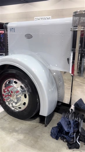 Exciting Large Truck Videos Featuring Peterbilt Rigs