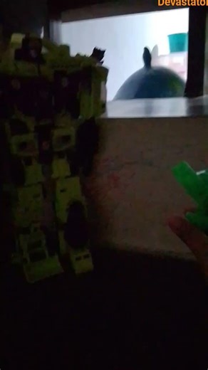 devastator vs bumblebee