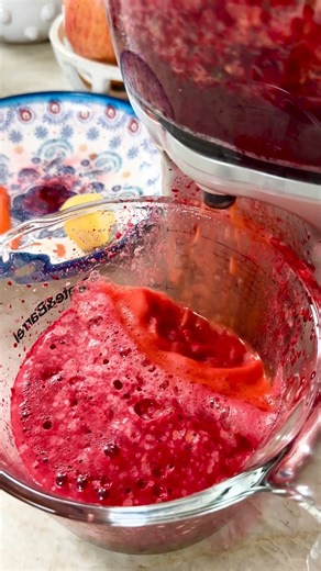 5 Benefits to Drinking Beet Juice ⬇️ https://themeddish.com/Beet-Juice-Recipe 1. Boosts Energy 2. Rich in antioxidants 3. Supports Heart Health 4. Supports gut health 5. Supports healthy blood pressure | The Mediterranean Dish