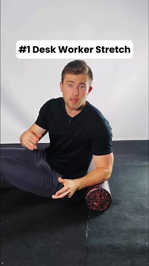 Desk workers, listen up! 🚨This is hands down my number one stretch for anyone with a tight back. The best part? Not many people know about it! 😱Here’s how to do it:1️⃣ Grab a foam roller and place it on the mid-back (where you’re feeling that soreness or pain).�2️⃣ Place your hands behind your head and slowly arch back over the foam roller.�3️⃣ Now, here’s the magic: contract your core and press your lower back into the ground, keeping your back grounded and flexed. We’re trying to shift from 