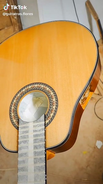 Videos de Guitarras Flores (@guitarras.flores) con “sonido original - Robert Marley Charls”