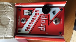 Watch Digitech DROP Compact Polyphonic Drop Tune Pitch-Shifter on Amazon Live