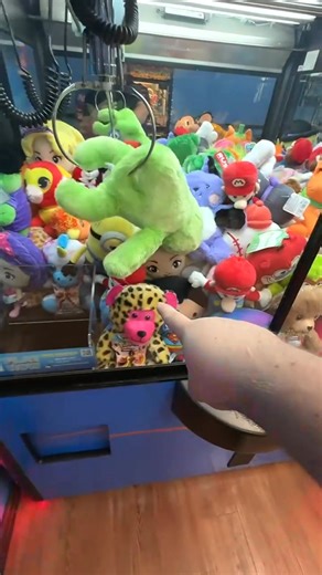 What can we purchase from the Walmart arcade? #clawmachine #winning #arcadegames #arcadehacks #arcade #shortreels #reelsforyou 🎮👾💰 | OhLa Reel6