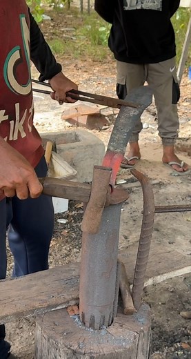 How to make a big sword in a very small budget workshop #diy #metalwork | METAL WORKS