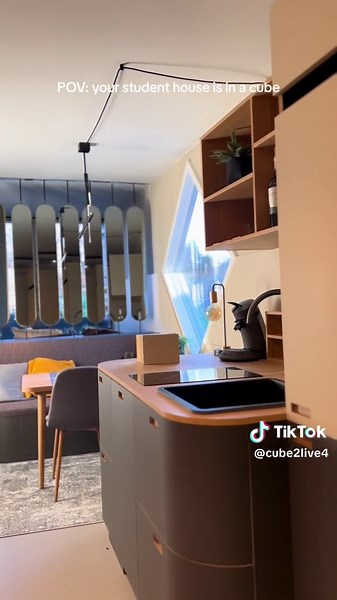 Living in a cube as a student #cube2live #tinyhouse #roomtour #studenthouse #studenthousinglife #studentlife #tinyhome #containerhouse #containerhome #container #studenten #home #tinyhousetour