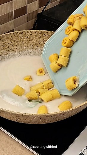 Cooking With Hel on Instagram: "Hunkwe pisang, cemilan mudah dan enak. Resep bisa cek youtube cookingwithhel, link di bio"
