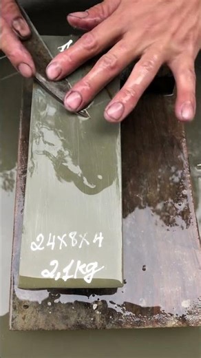 Genuine natural sharpening stones for sharpening knives to a very sharp edge. Contact me on Zalo:...