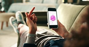 Mujer, manos y contando con pantalla: video de stock (totalmente libre de regalías) 3540393097 | Shutterstock