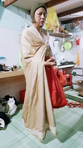 Creating Music with a Makeshift Guitar in the Kitchen