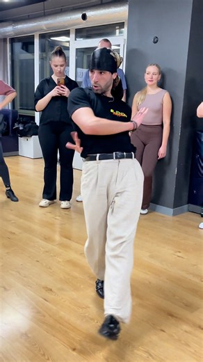 Ruggiero Palombella (Roger) on Instagram: "SALSA SOLO from our Regular classes on Tuesdays in Salsa Libre. Demo + little improvisation. 🔥 Classes on Tueadays in @salsalibre : -18.00 Level Basic 3/4 -19.00 Level Intermediate Open When the music flows, you just let your feeling become movement. In this video you can see, by my face, me trying to keep breathing while dancing, even if my nose was closed because of cold. 🤧 Do you train your coordination and salsa skills in solo, before the couple? 