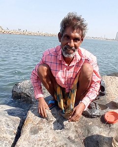 7.3M views · 19K reactions | Old Man's Unique Idea of Catching Tasty Fishes in Handline #fishing #fishingvideos #thoondilulagam #seafishing | Thoondil Ulagam - Fishing | Facebook