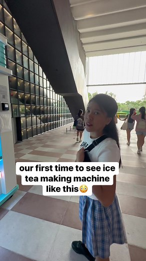 First time we've seen such a amazing ice tea making machine😯 #reels #facebookreels #fbreels #viral #souravandjenni #vlogs #icetea #vendingmachine #AmaZing | David and Jenni Vlogs