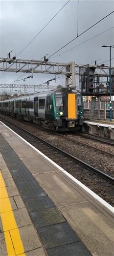 Class 350 London Northwestern Railway EMU 350113