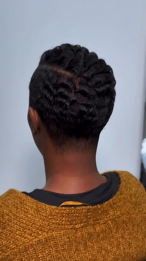 Look frais. Coupe clean. Le pixie cut qui met ton visage en valeur ✨ Simple, élégant et tellement facile à porter.  308 Rideau Street – Ottawa Avec ou sans rendez-vous  #PixieCut #ShortHair #HairTransformation #NiccaBeauty #OttawaSalon CoiffureOttawa BeautySalonOttawa HairSlay PixieStyle | Niccabeauty | Facebook