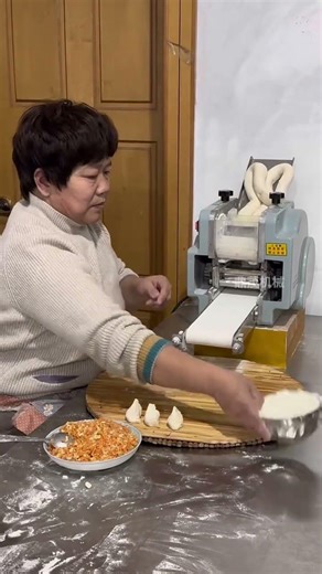 Dumpling skin making machine #wonton skin making machine#imitation handmade dumpling skin making
