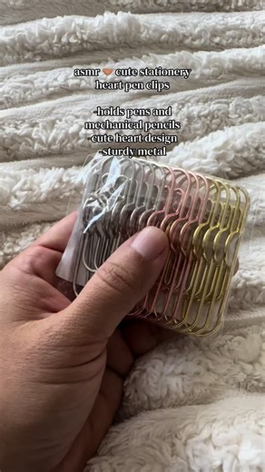 ❤️ If you’re tired of pens falling out of your books because you’re using them as bookmarks, you’re not alone and this is for you! I saw this and said yes please! FYI, it fits mechanical pencils but most of the regular pencils were too small for this, also, who doesn’t love asmr and cute stationery? I don’t know if they’ll sell out so I linked them below, which color is your favorite? ✅ Save this post for your stationery must-haves list ➡️ Share with someone who may appreciate it 🔁 Repost becau