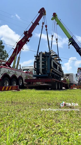 Picking and setting things down last week had both rotators out in full send last week! 💪🏼 #biggboystatustowing #selfimprovement #towingandrecovery #staygrinding #gulfcoast #mississippi #louisiana #heavyrescue #nrc #rotator #peterbilt #millerindustries #concrete #kenworth