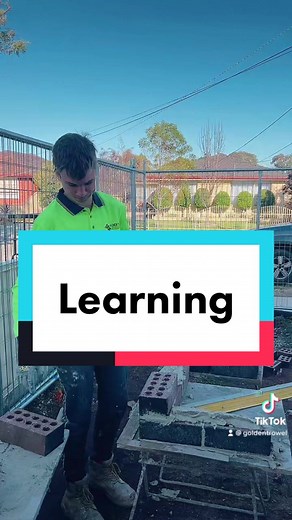 Building Corners with Golden Trowel Bricklaying Apprentice